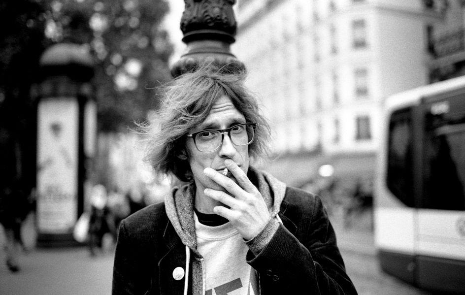 Photographer tests his luck with the usually reserved French to take ...