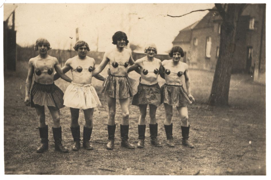 Soldier Studies: Fascinating photographs of cross-dressing in the Third ...