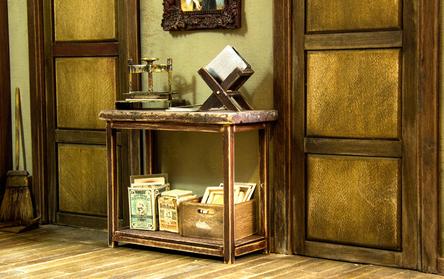 Artist painstakingly replicates a photography studio from the 1900s in ...