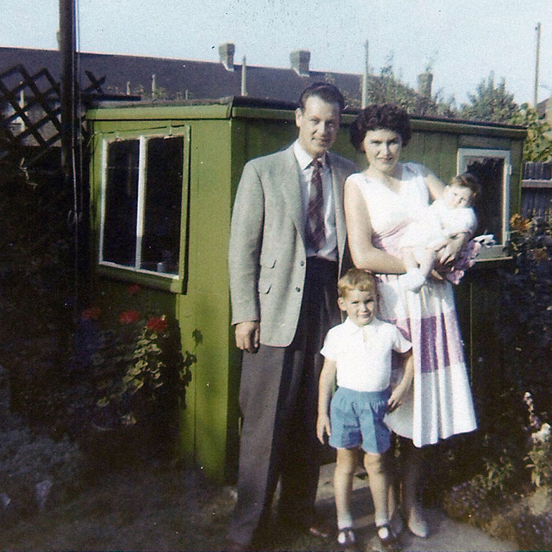 Newly uncovered photographs show London's disappearing working class ...