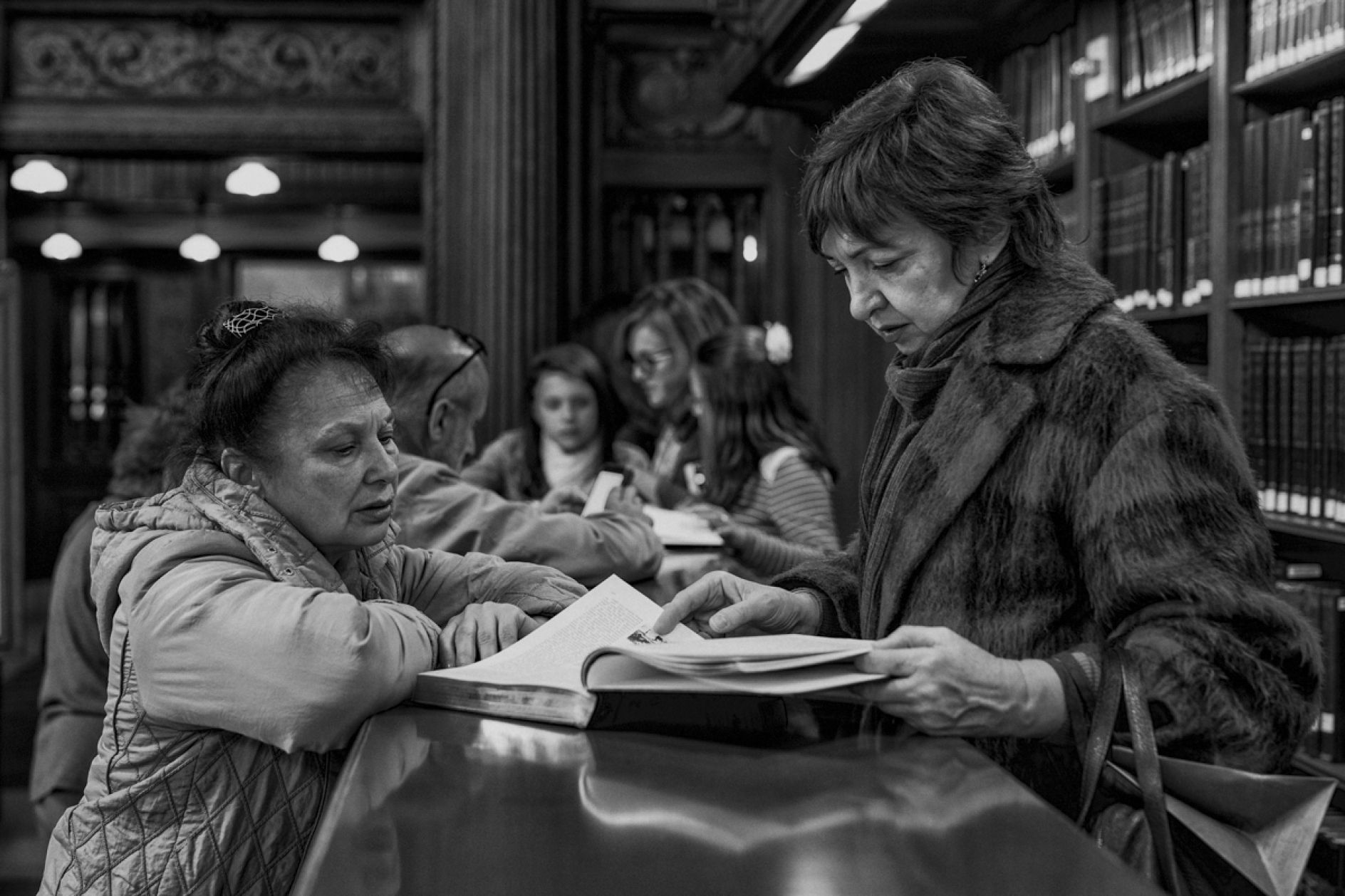 Photographer quietly captures life at the Reading Room at New York ...