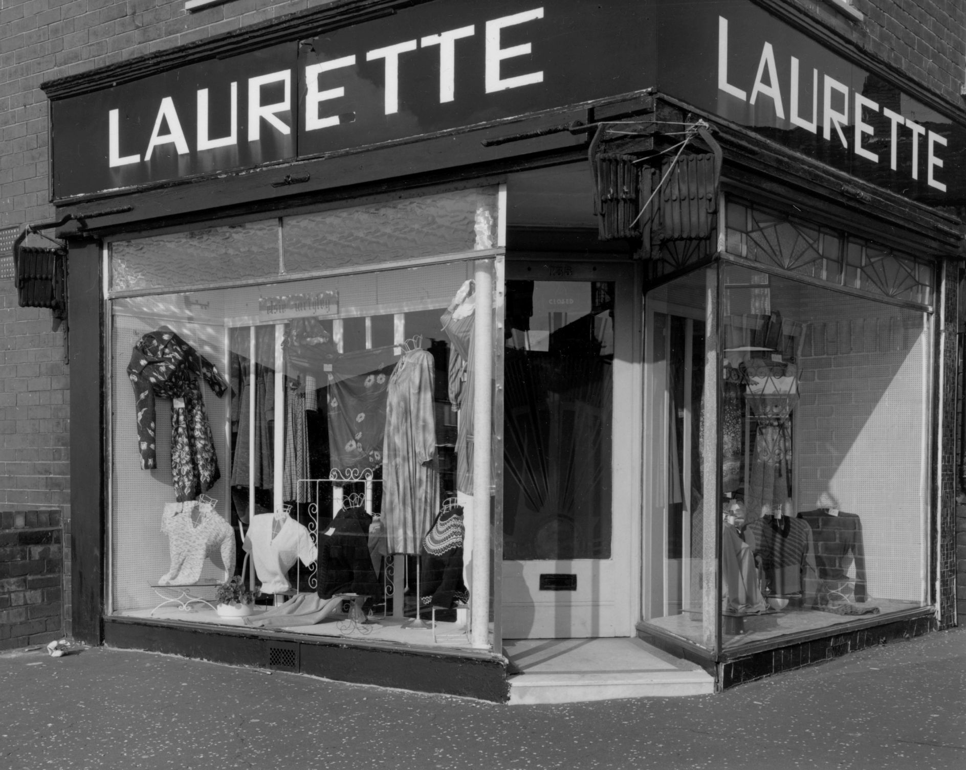 Photographs of Manchester's fiercely independent shops in the 1980s ...