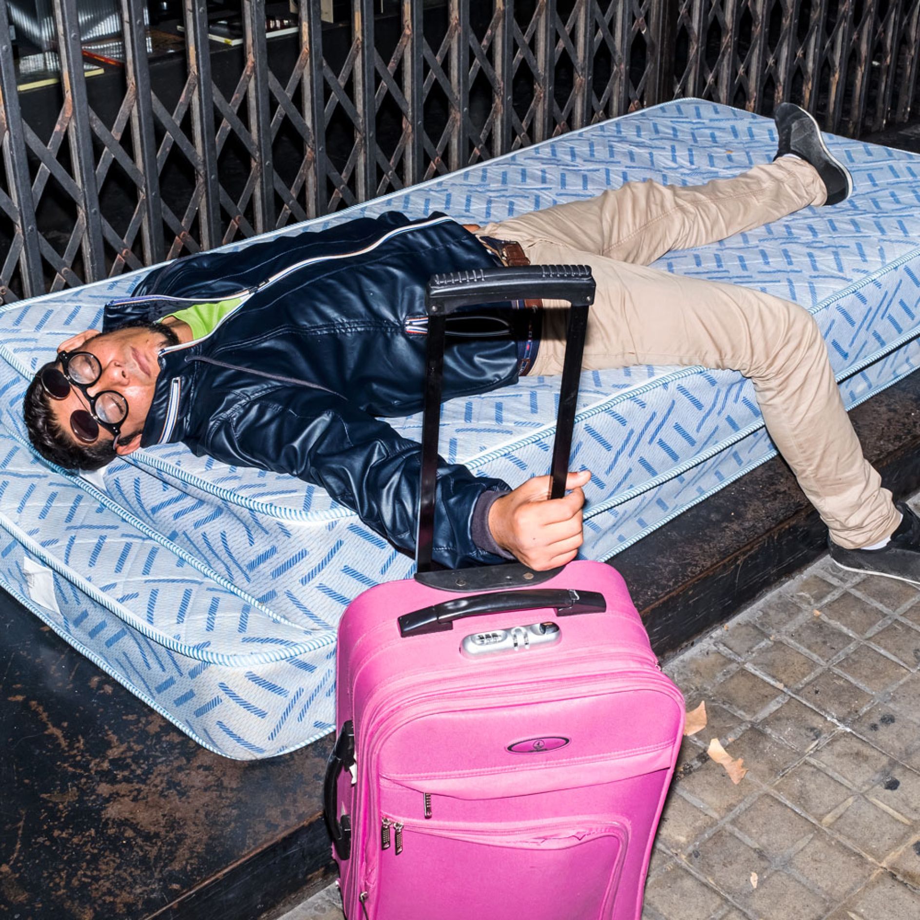 Bored Tourists: a colourful, ironic look at tourists on holiday ...