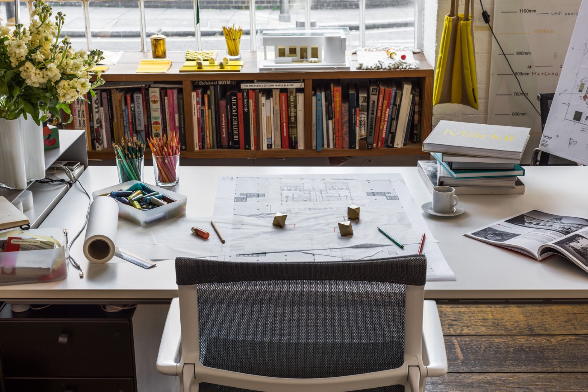 DeskTop: Photographs of the desks of London's most inspirational ...