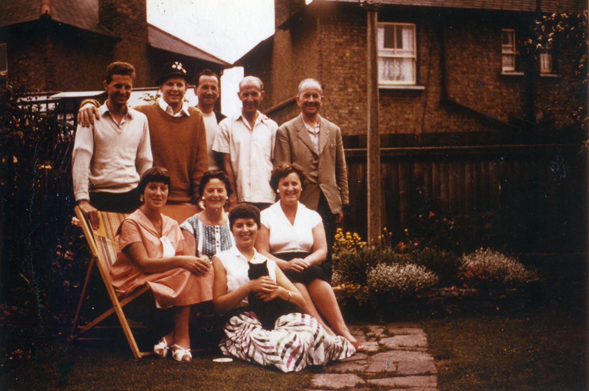 Newly uncovered photographs show London's disappearing working class ...