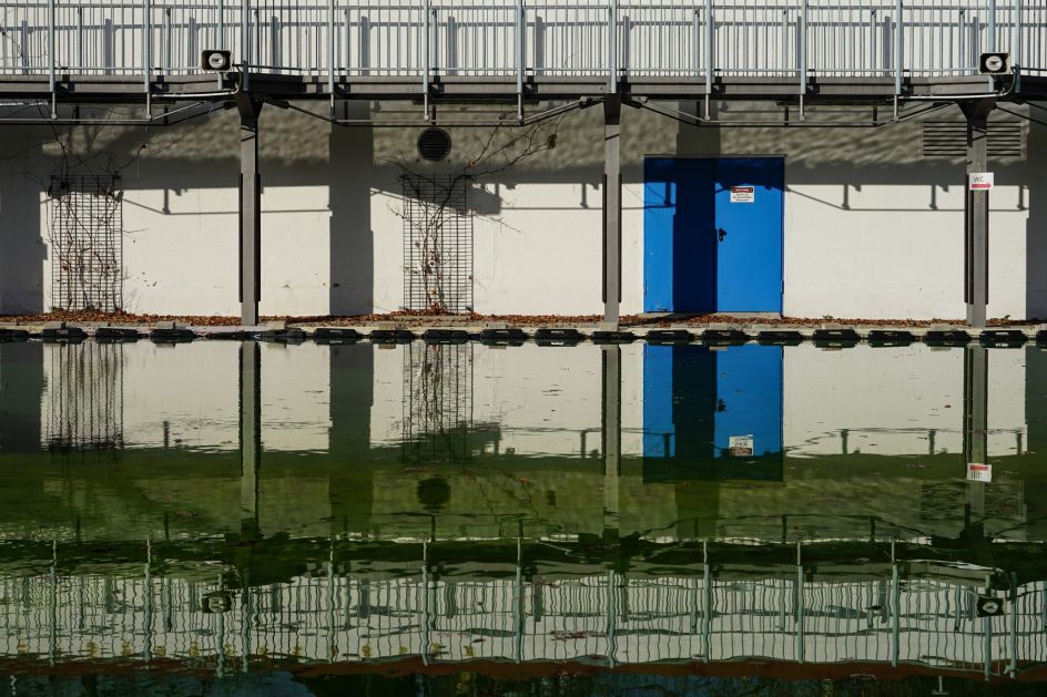 Photographs of a German outdoor pool in winter promise of a summer like ...