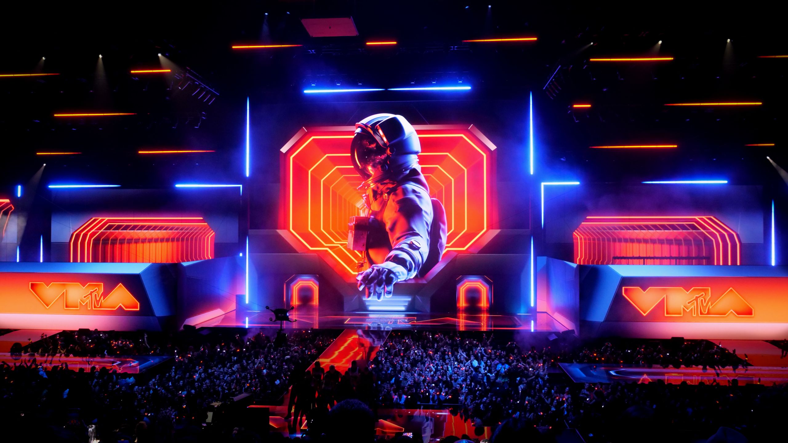 Why Possible's optical illusion for the VMAs set a new standard in ...