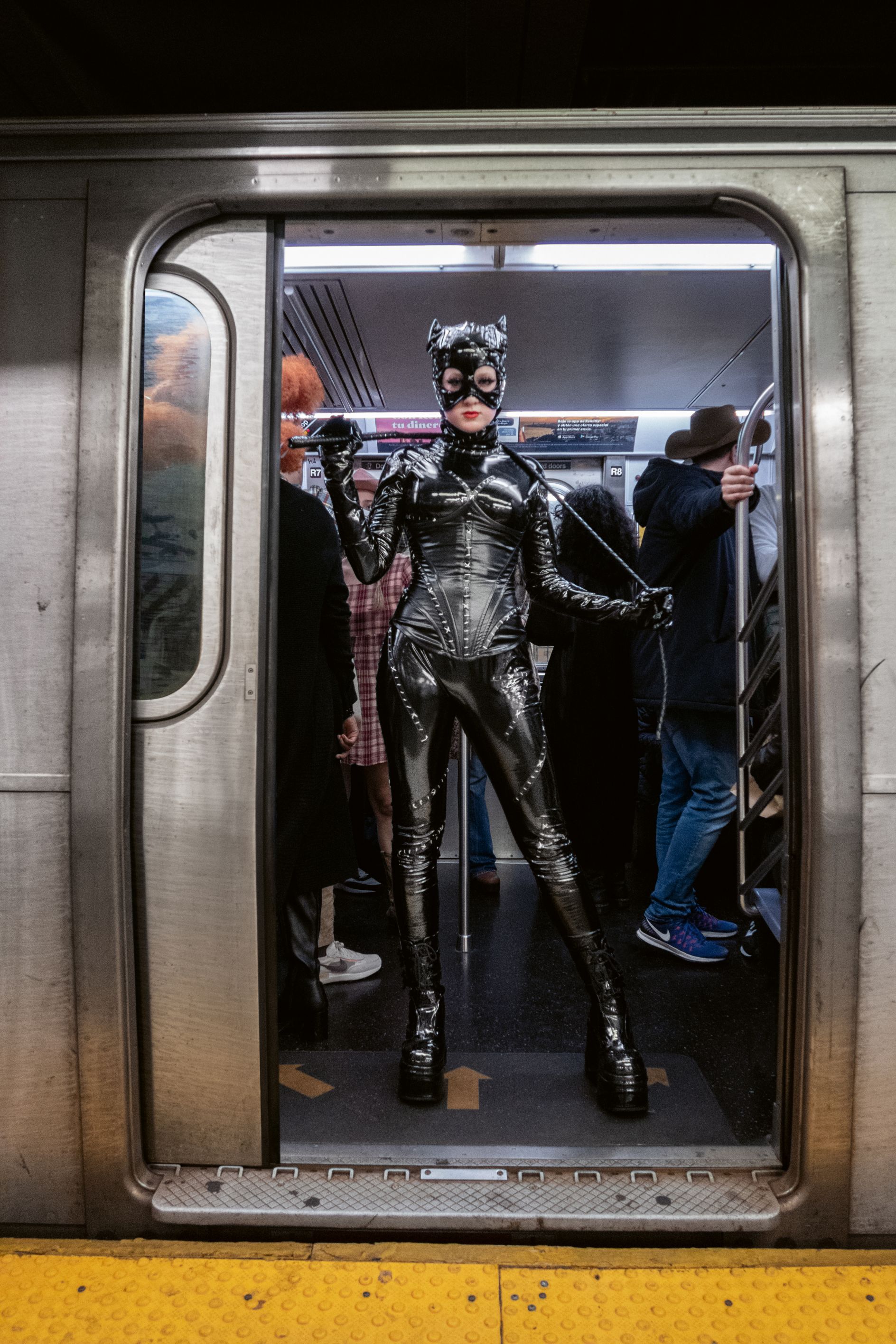 Seymour Licht's photos of subway Halloween costumes are a time capsule ...