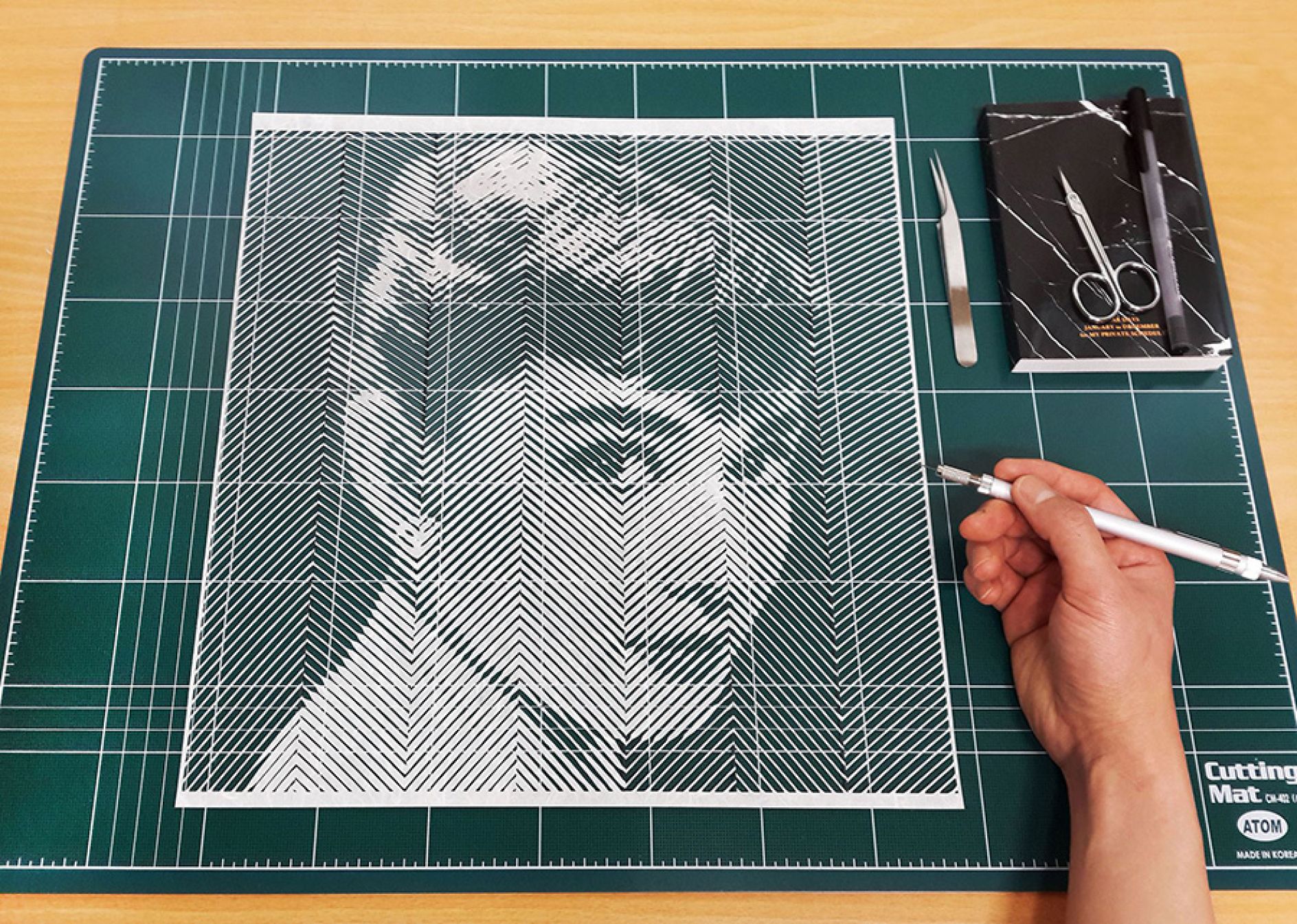 Artist hand-cuts paper to create hyperrealistic portraits of famous ...