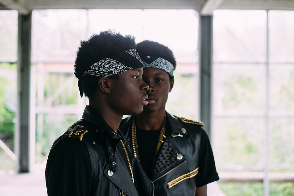 Among Twins: A unique project that travels across Europe to photograph ...