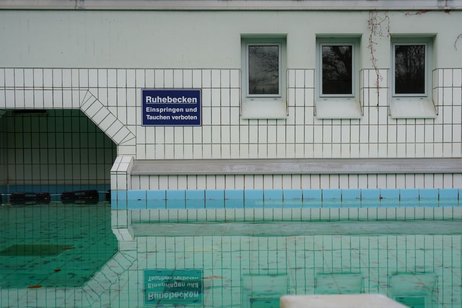 Photographs of a German outdoor pool in winter promise of a summer like ...