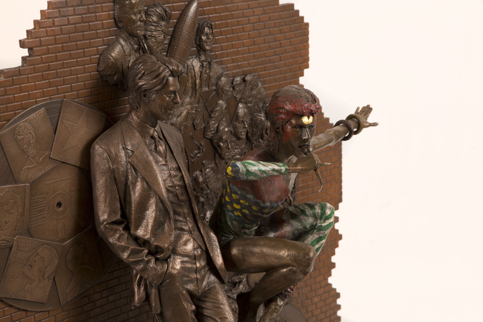 World's first David Bowie sculpture to be unveiled in Aylesbury ...