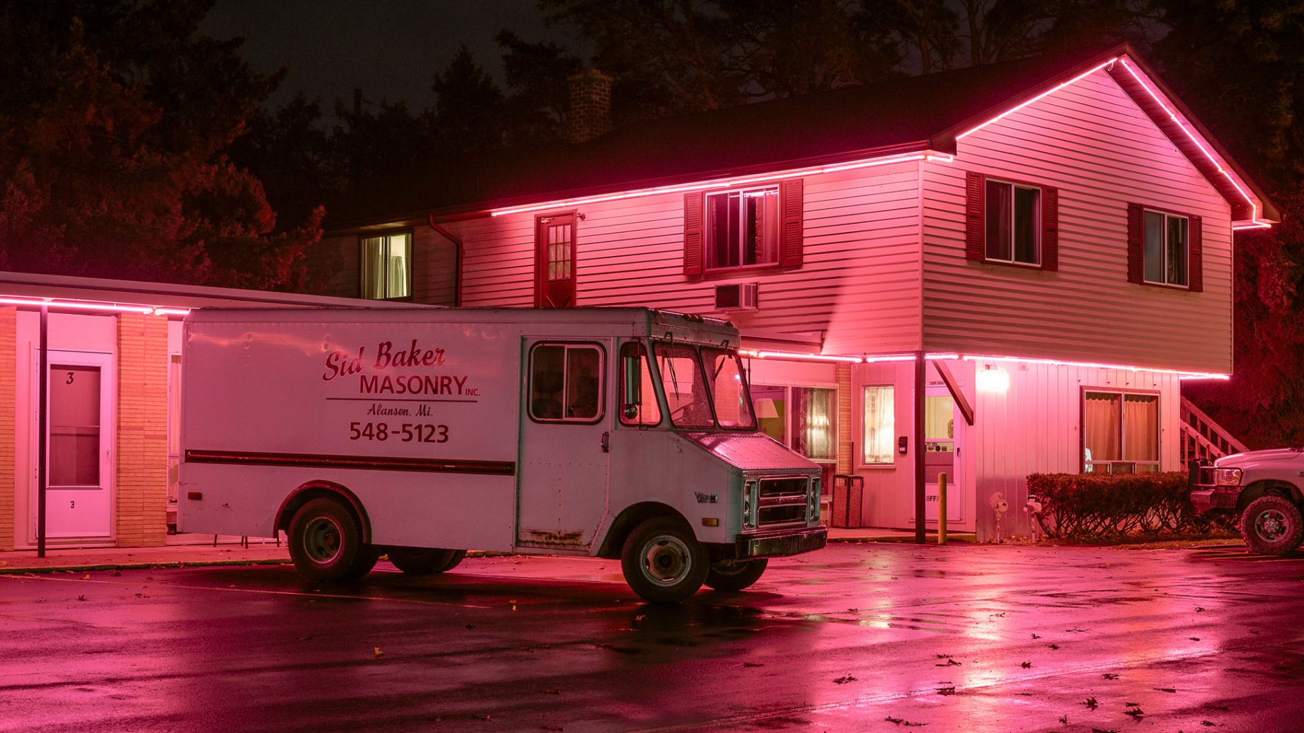 Cinematic photographs of America's rural Midwest at night look like ...