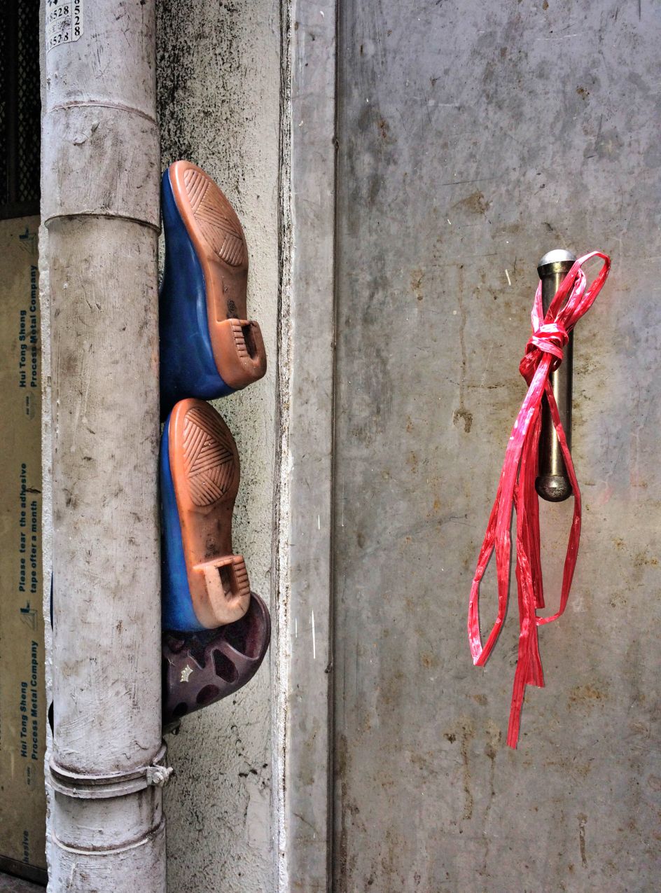 Scavenger Lanes: Photographer captures the back alleys of Hong Kong ...