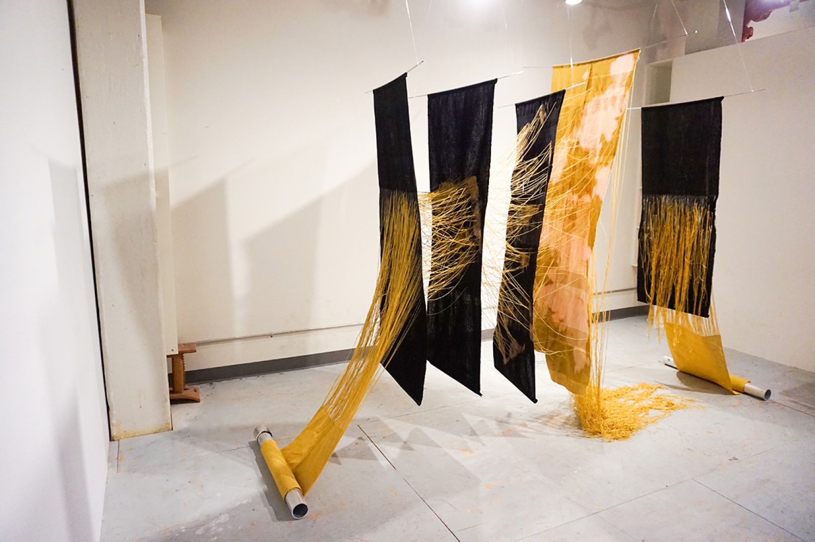 Woven Paintings: Artist creates abstract art by spinning, dyeing ...