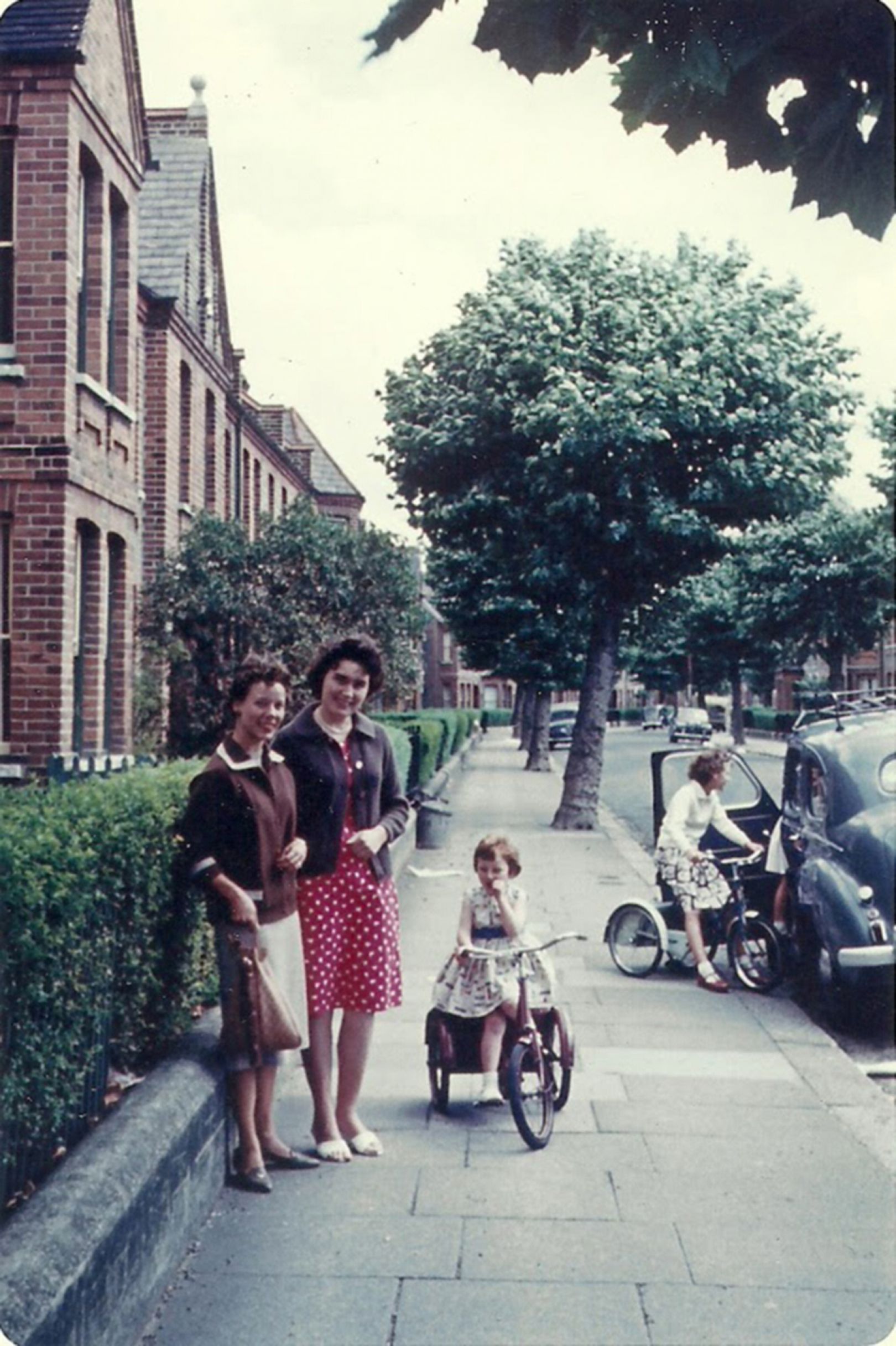 Newly uncovered photographs show London's disappearing working class ...