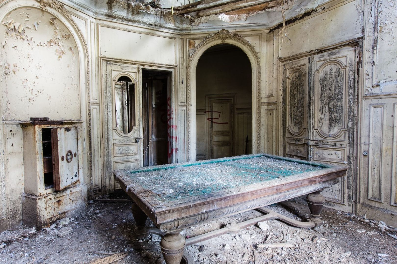 Abandoned France: Magnificent images of France's crumbling and ...