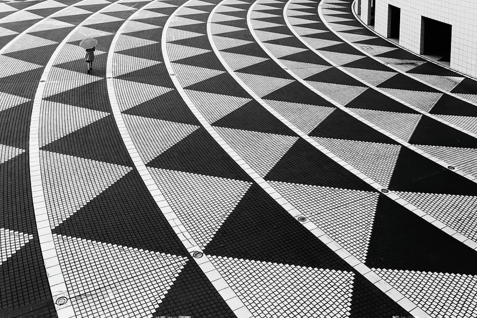 Dramatic, minimalist street photography that captures the quieter side ...