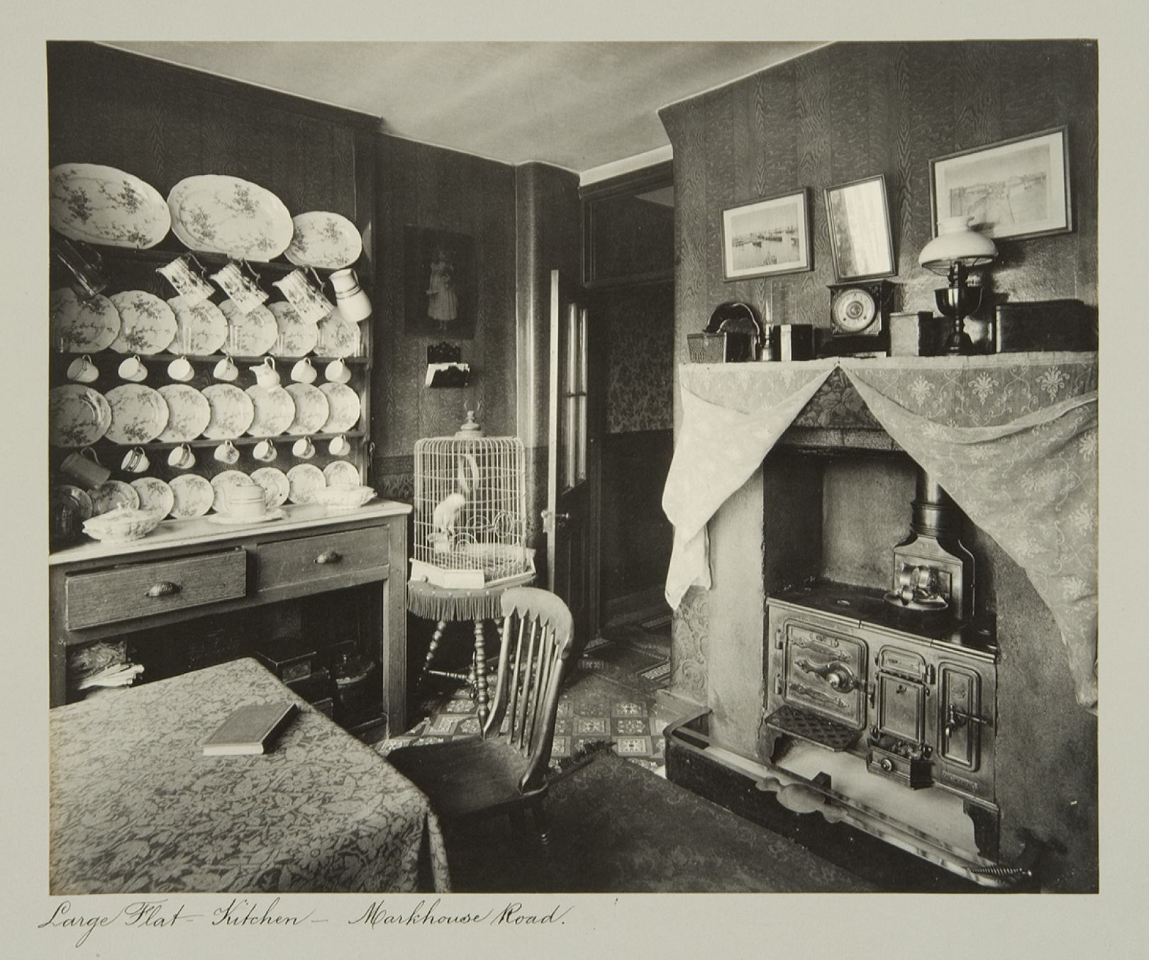 Newly uncovered photographs show London's disappearing working class ...