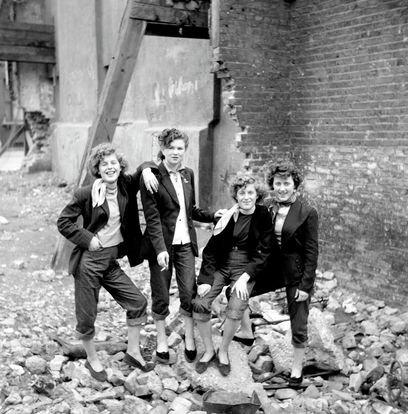 Ken Russell's iconic photographs of London's Teddy girls discovered 50 ...