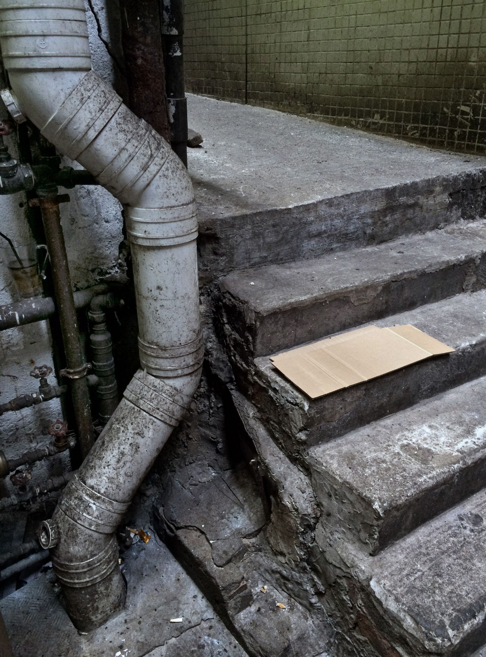 Scavenger Lanes: Photographer captures the back alleys of Hong Kong ...