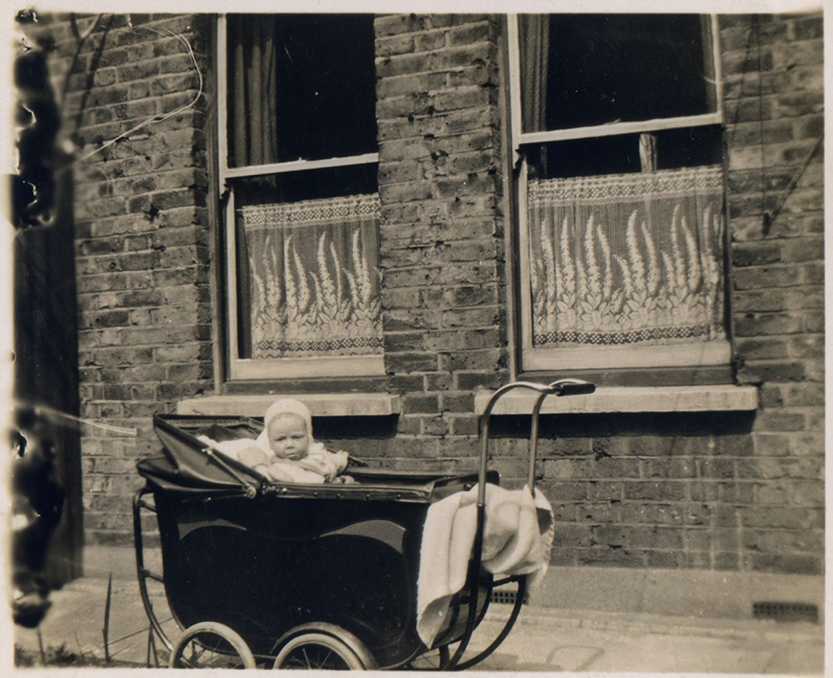 Newly uncovered photographs show London's disappearing working class ...