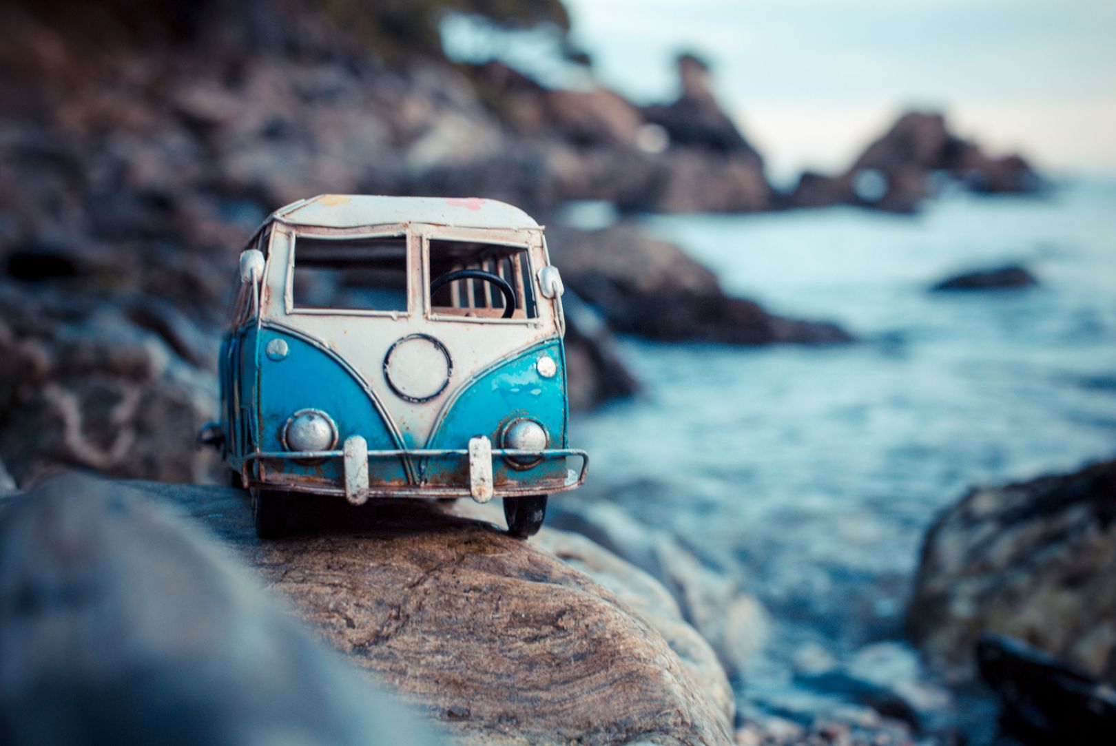 Travelling Cars: Photographer goes on exciting mini adventures with ...