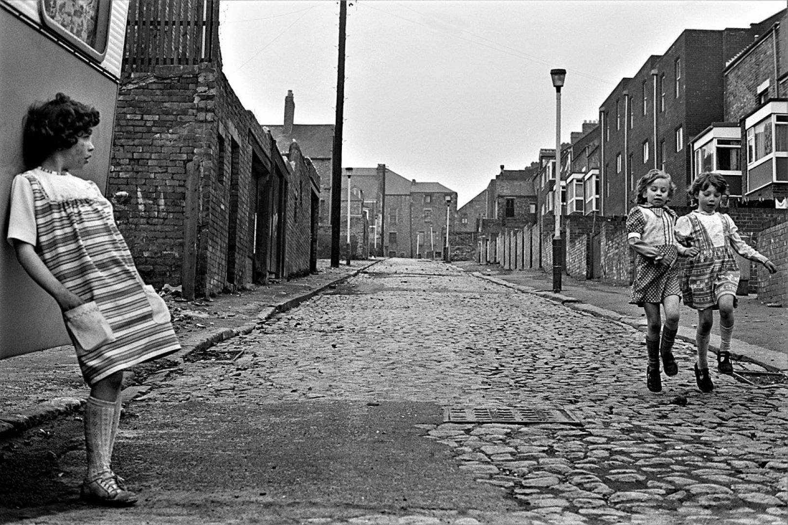 Elswick Kids: Tish Murtha's joyful photographs of children playing in ...