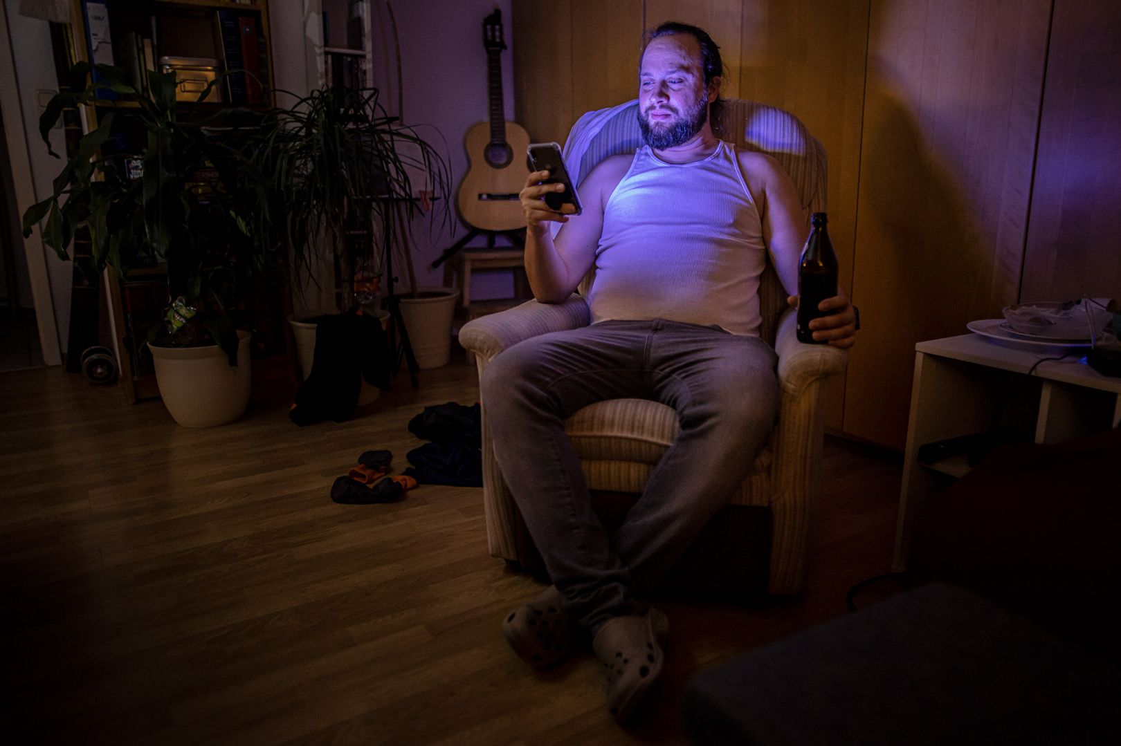 Portraits of people in lockdown with their faces illuminated by their ...