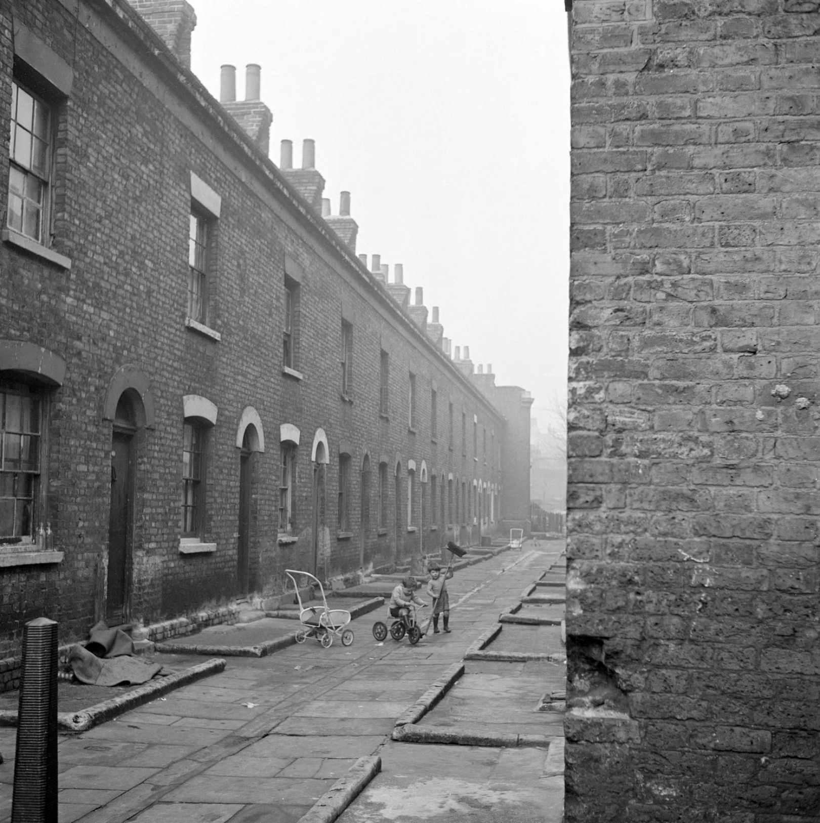 Paradise Street: Vintage photographs that examine the lost art of ...