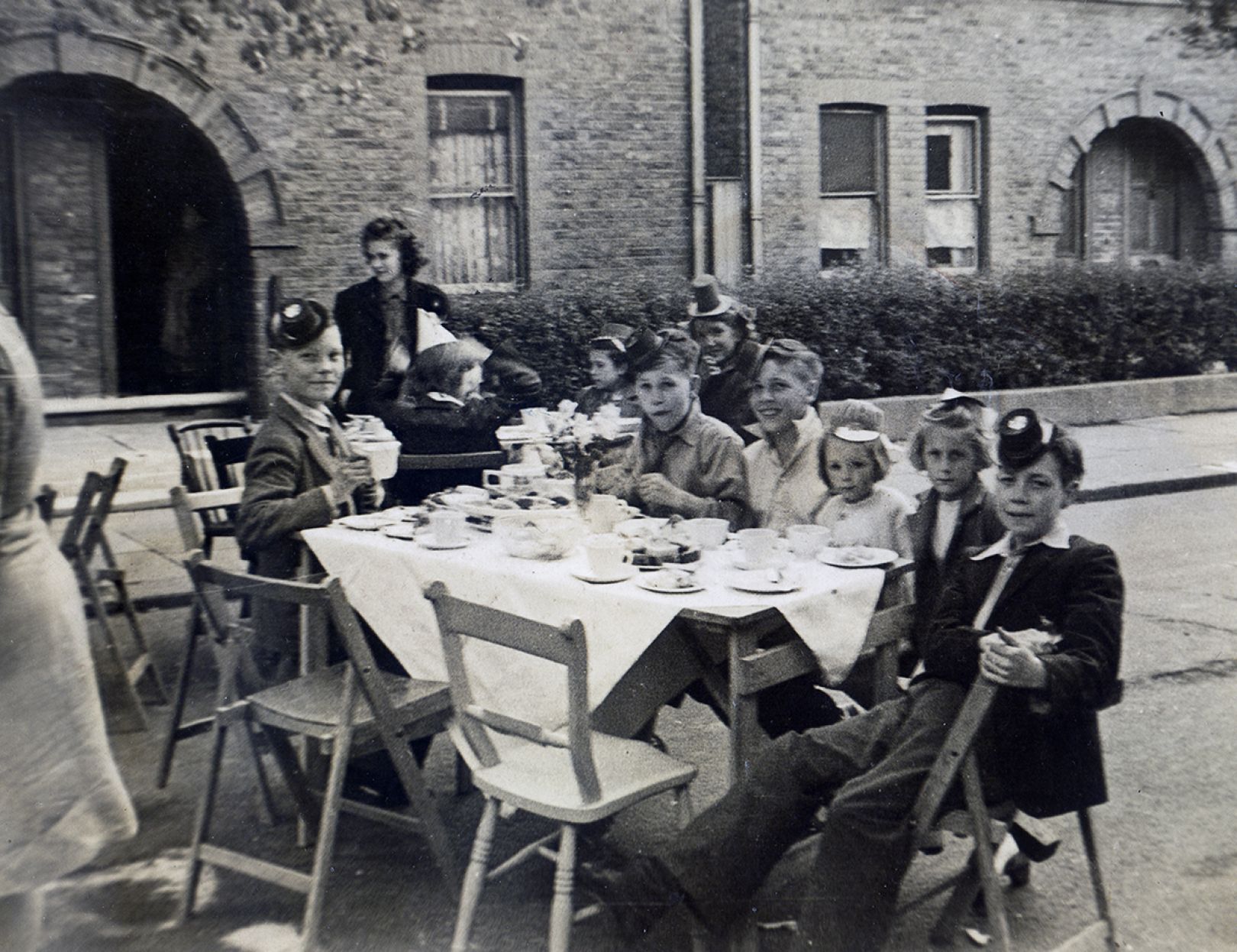 Newly uncovered photographs show London's disappearing working class ...