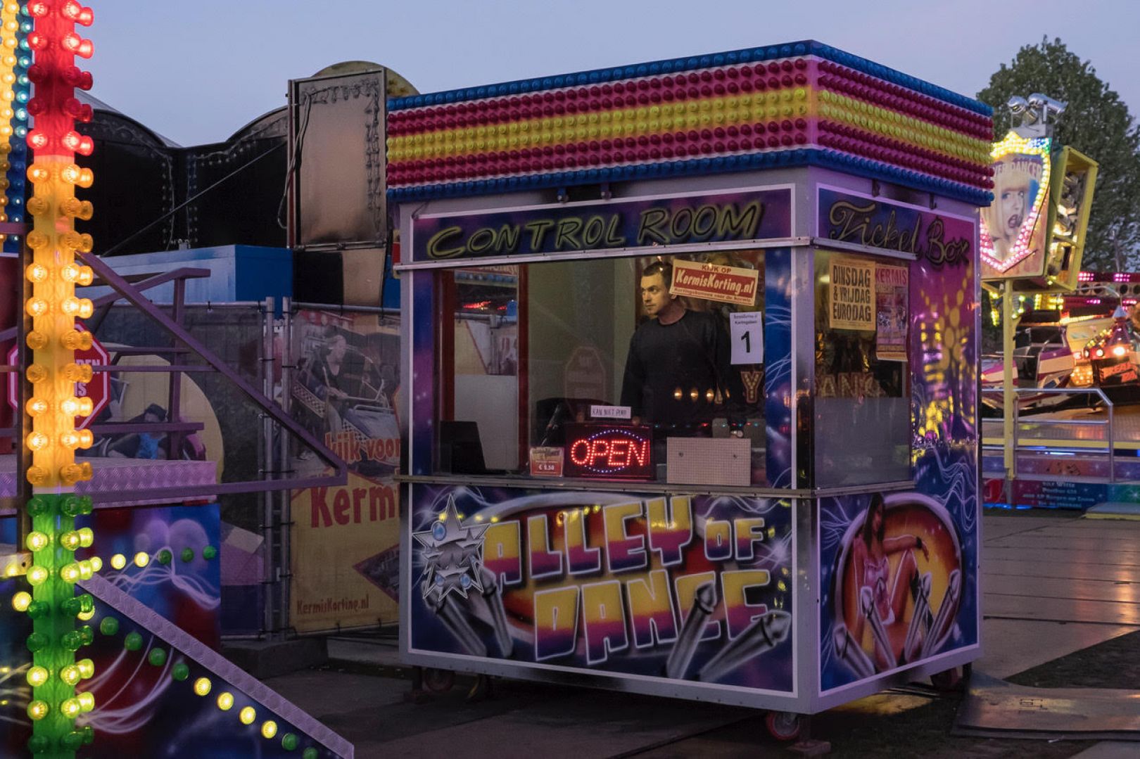 Photographs that document the changing culture of funfairs in the ...