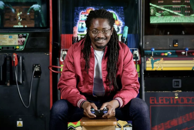 Take a tour of Adrian & Gidi's tiny paper dollhouse passion project ...