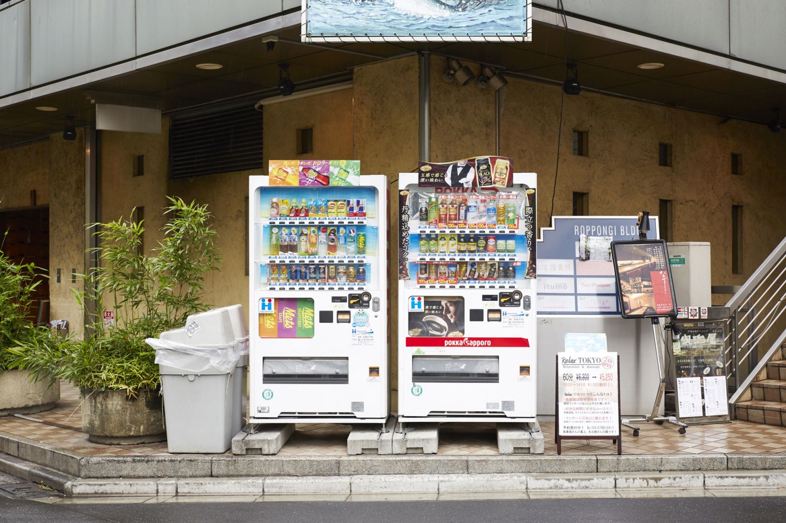 Jidouhanbaiki: Photo series that explores Japan's obsession with ...