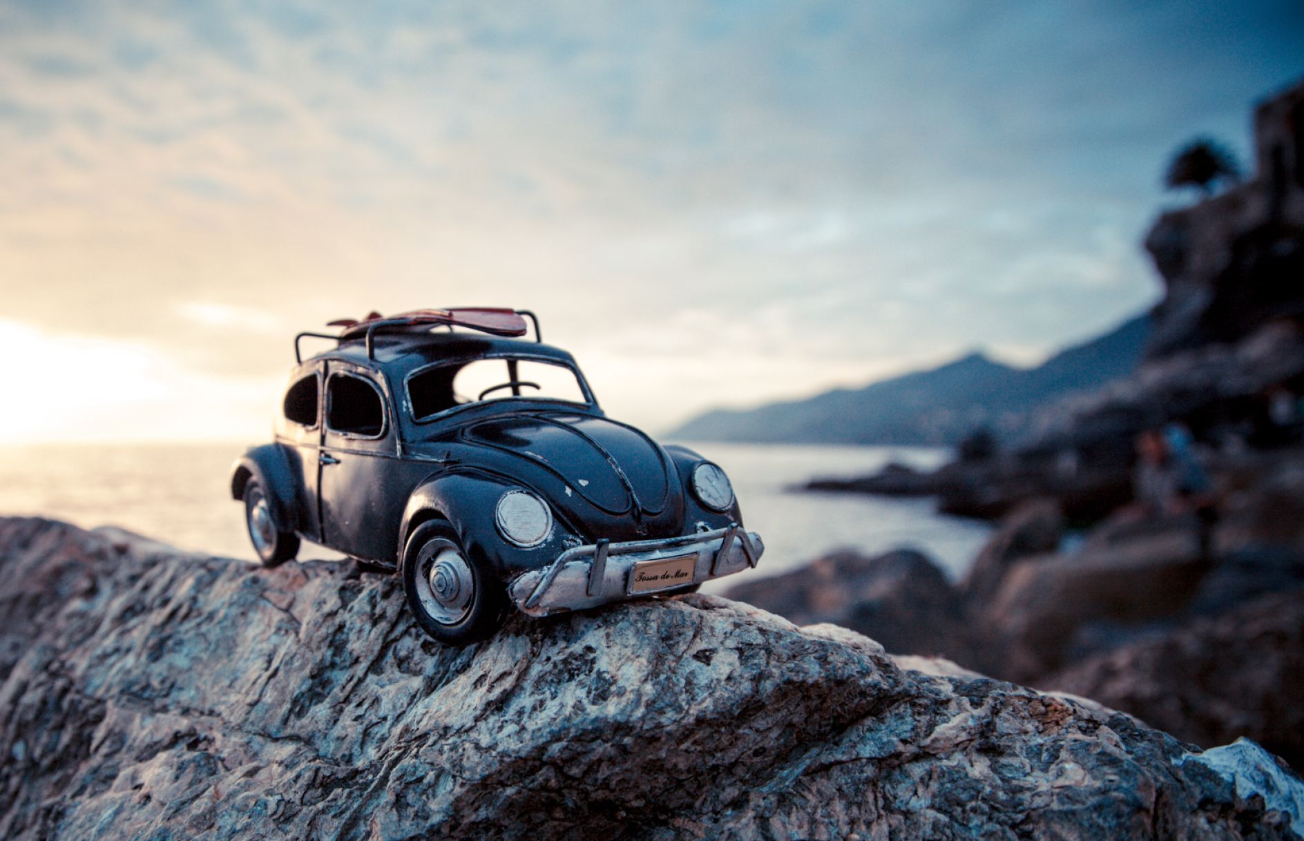 Travelling Cars: Photographer goes on exciting mini adventures with ...