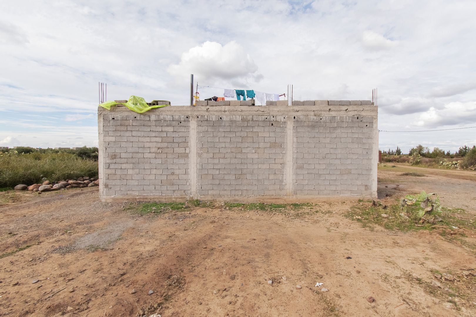 Stuart Allen's beautiful, minimalist photographs of lone buildings in ...