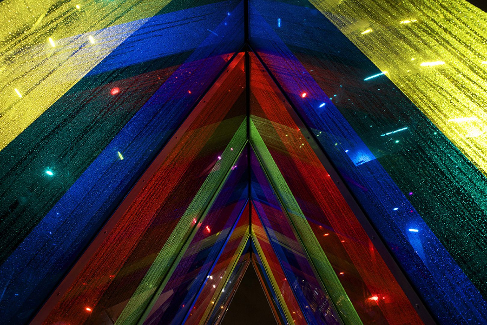 Artist creates walk-through triangular prism to offer a spectrum of ...
