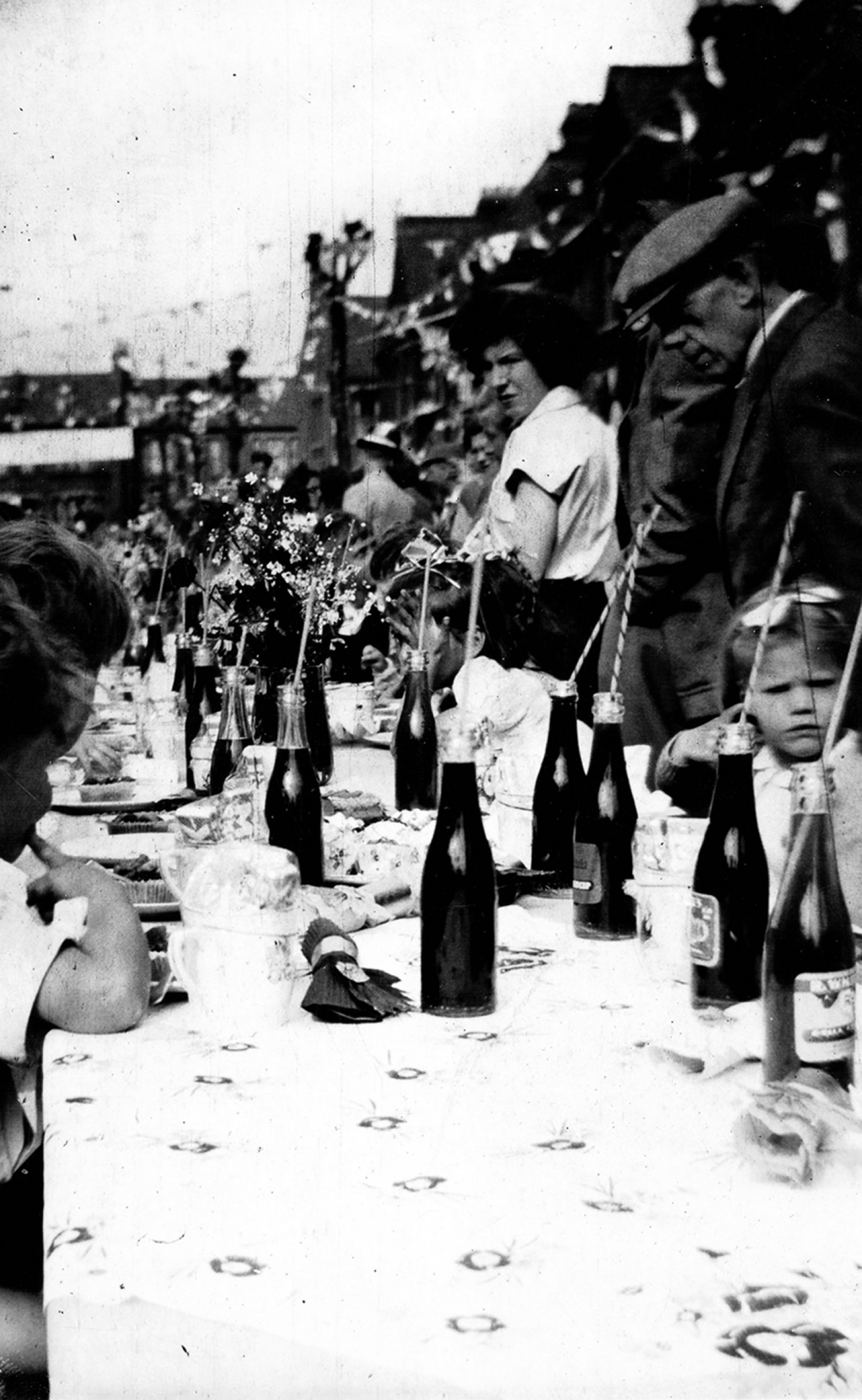 Newly uncovered photographs show London's disappearing working class ...