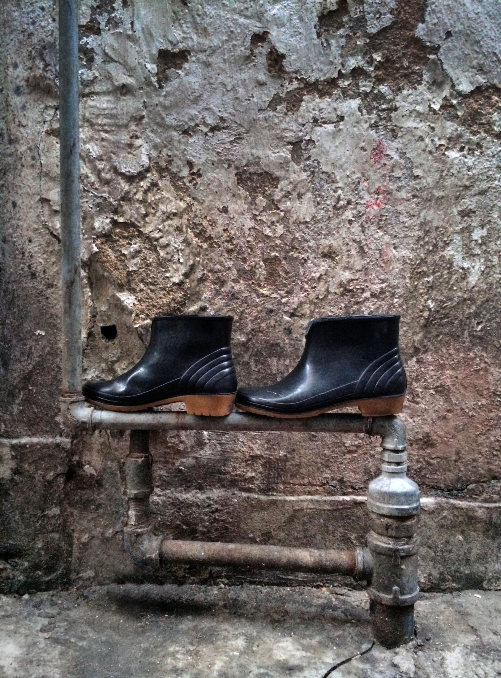 Scavenger Lanes: Photographer captures the back alleys of Hong Kong ...