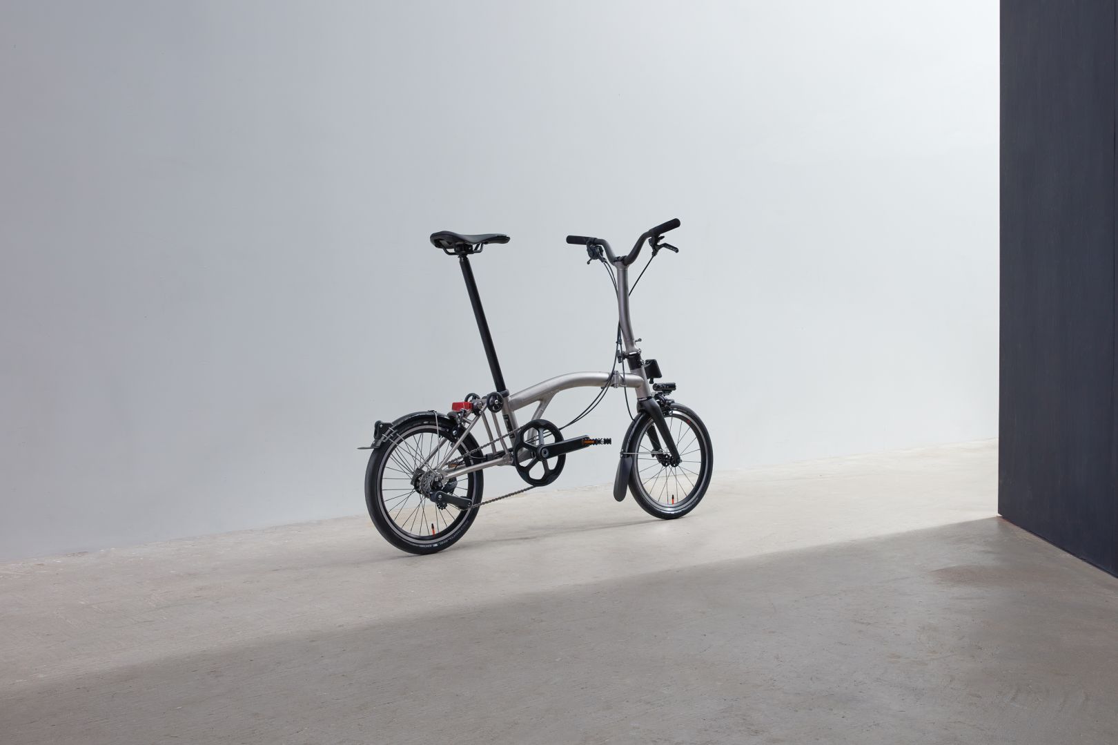 Introducing the T Line: Brompton launches its lightest folding bike ...