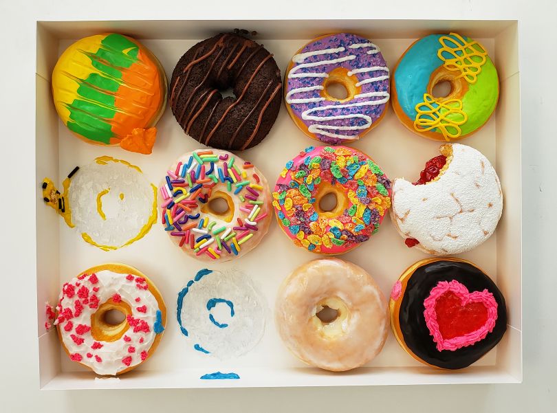 Hyperrealistic Giant Sculptures Of Doughnuts Sweets And Cakes By Peter Hyperrealistic Giant Sculptures Of Doughnuts Sweets And Cakes By Peter