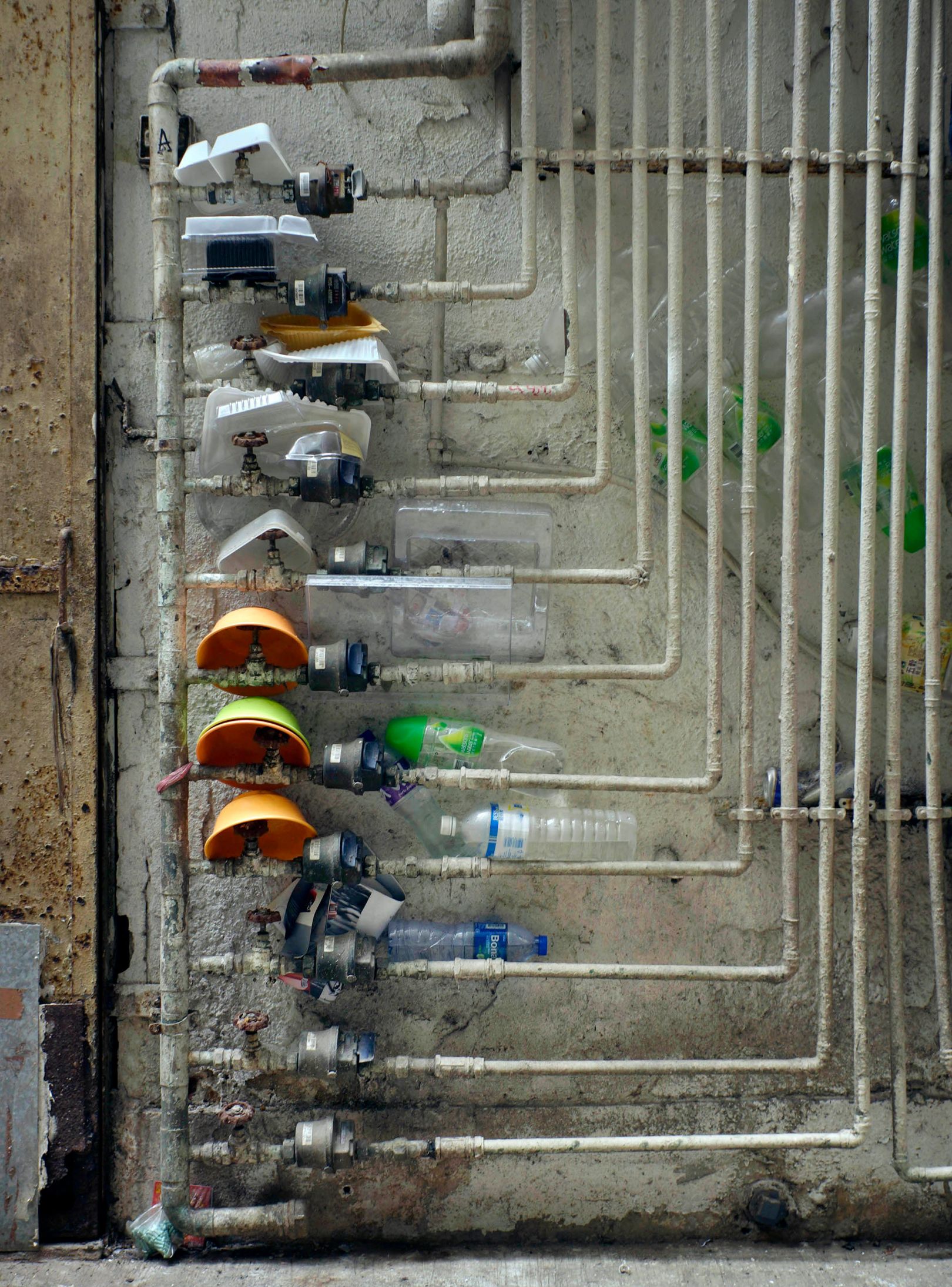 Scavenger Lanes: Photographer captures the back alleys of Hong Kong ...