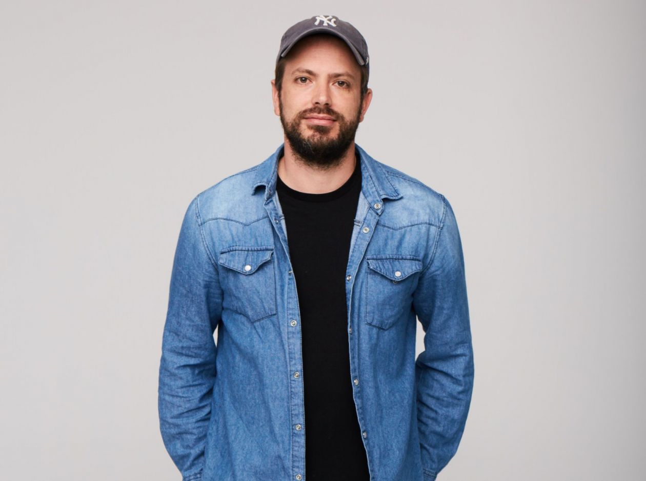 Mark Thompson’s eerie, dramatic paintings inspired by barren landscapes ...