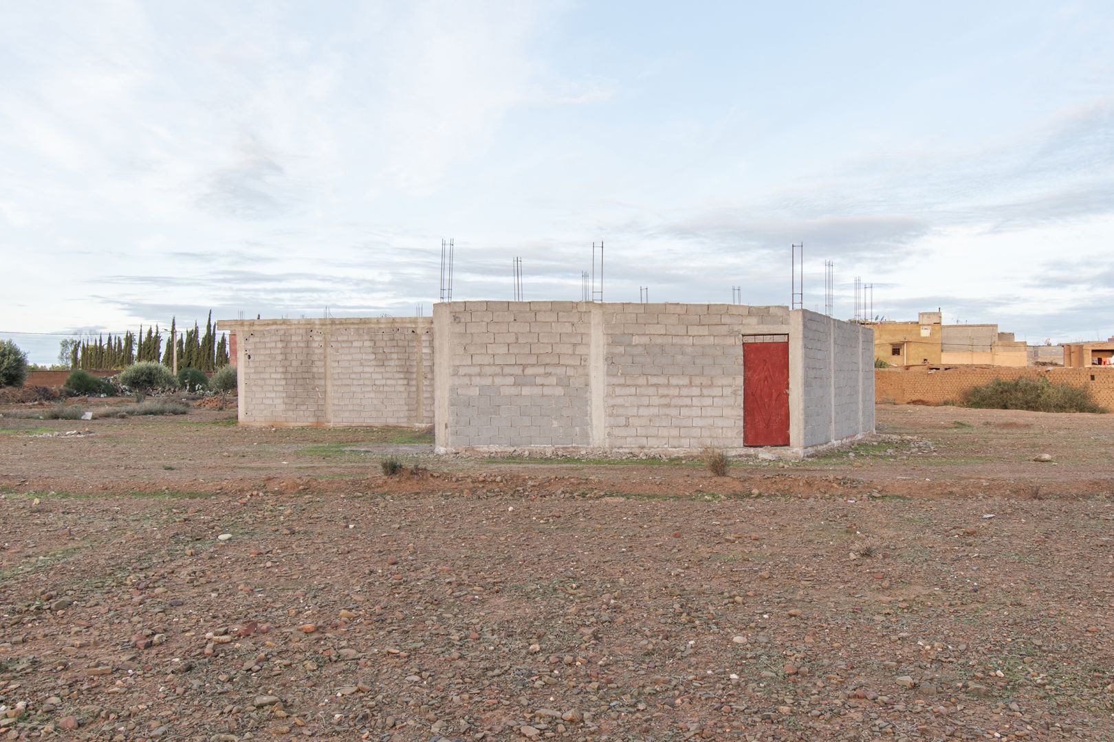 Stuart Allen's beautiful, minimalist photographs of lone buildings in ...