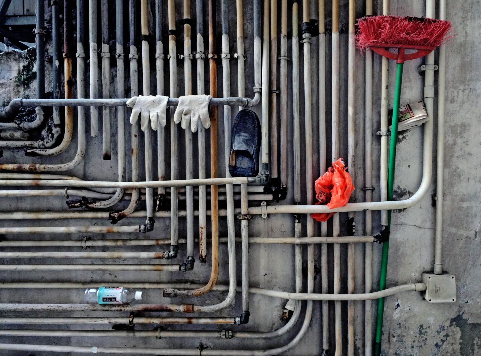 Scavenger Lanes: Photographer captures the back alleys of Hong Kong ...