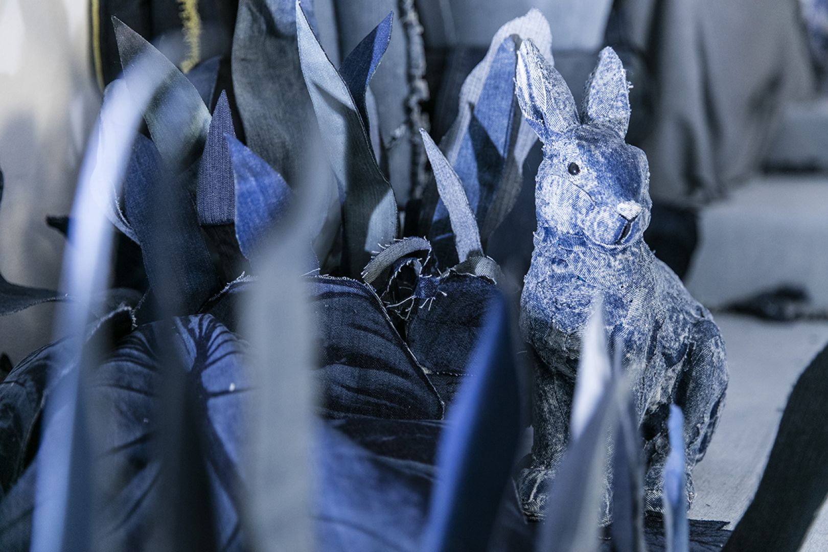 Secret Garden: Artist Ian Berry crafts a path of nature entirely out of ...