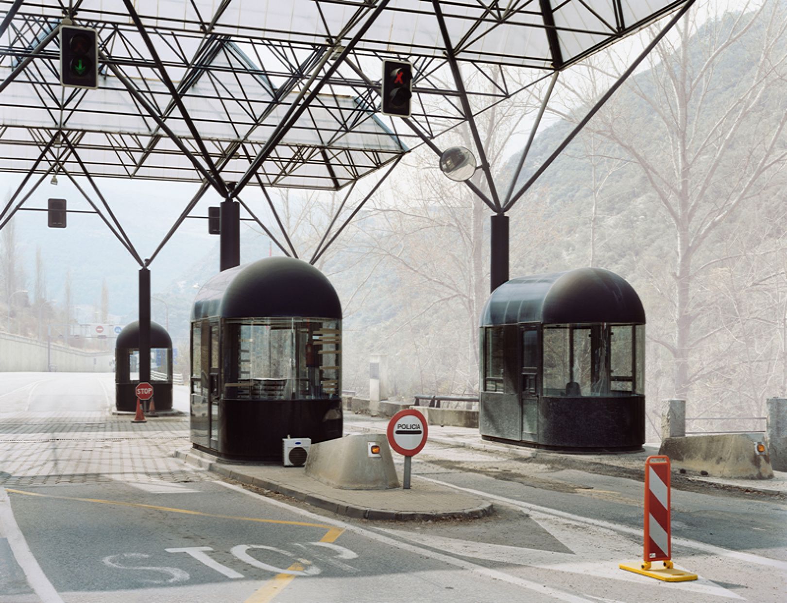 Abandoned Checkpoints: Photographer documents Europe's forgotten ...