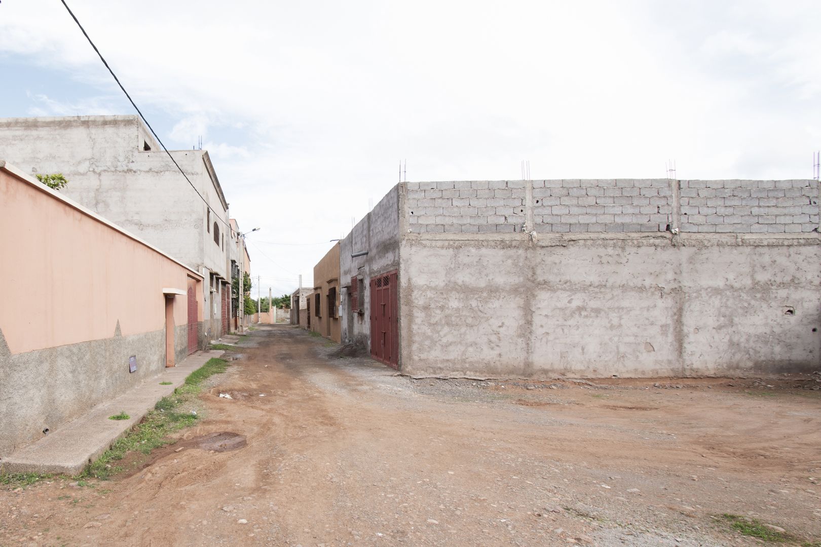 Stuart Allen's beautiful, minimalist photographs of lone buildings in ...