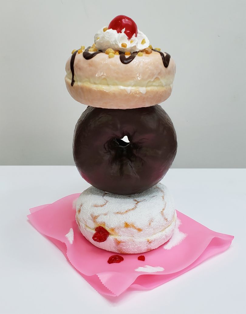 Hyperrealistic Giant Sculptures Of Doughnuts Sweets And Cakes By Peter Hyperrealistic Giant Sculptures Of Doughnuts Sweets And Cakes By Peter