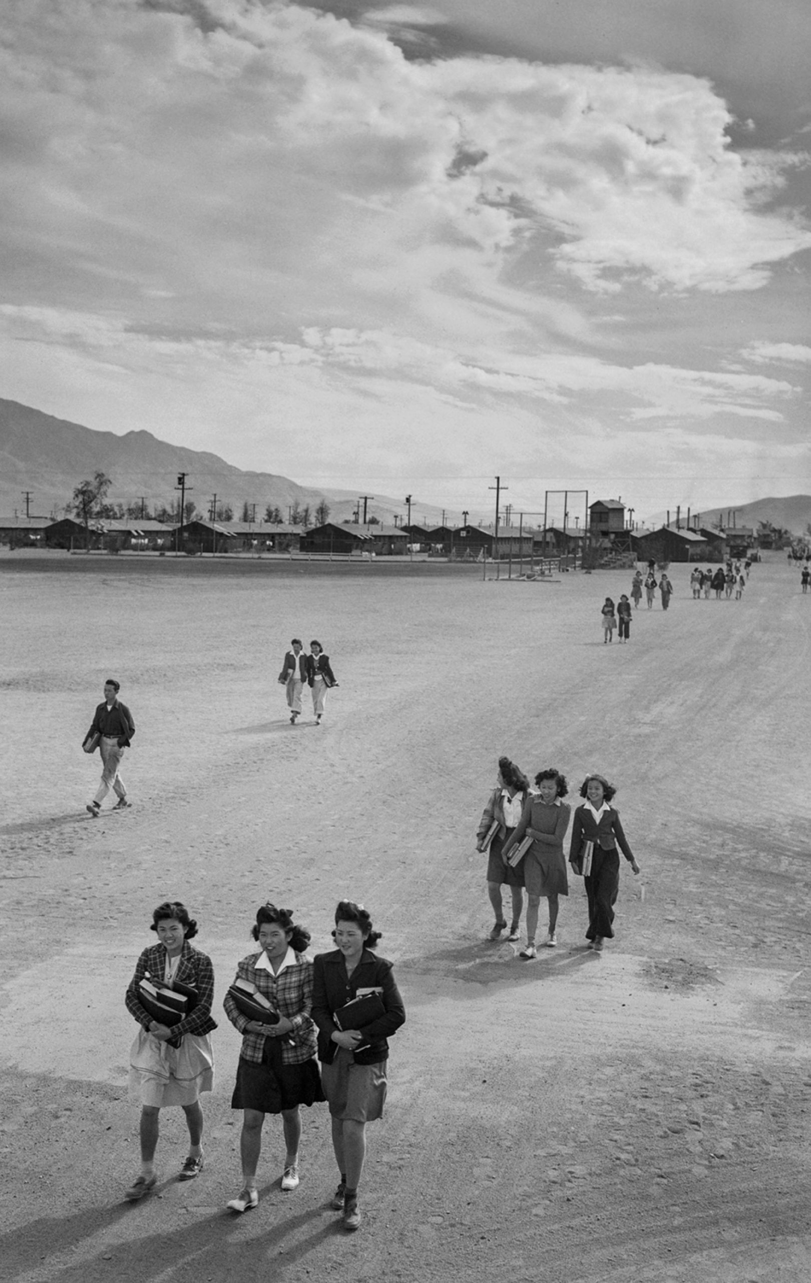 Revealing photographs of life at Manzanar in the 1940s, America's ...